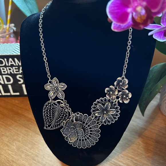 Premier Designs | Jewelry | Vintage Premier Designs Floral Necklace ...